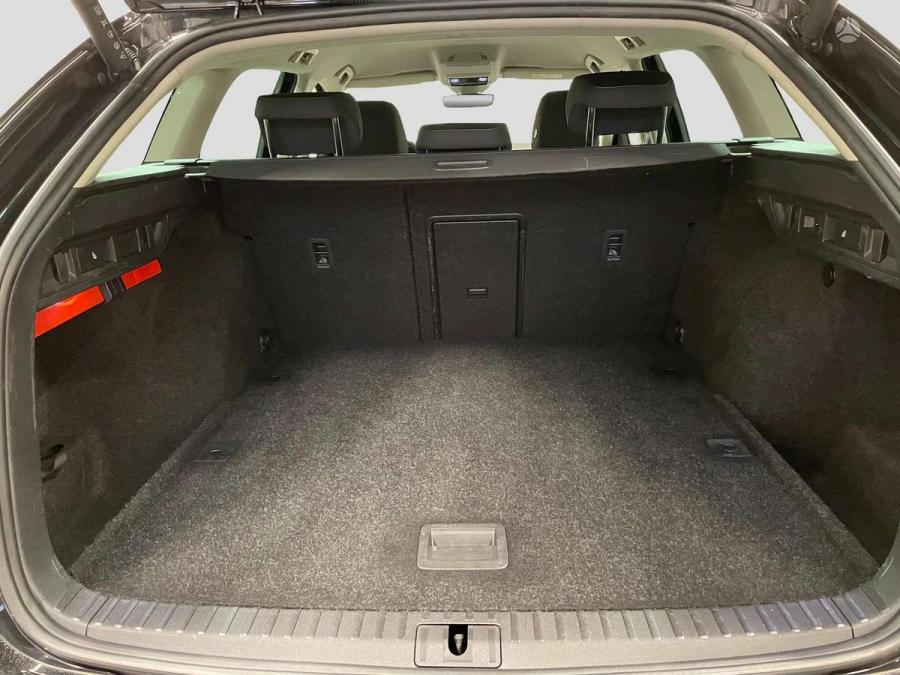 Black Skoda Octavia 2023 in Marijampole, with an engine capacity of 1.00 L and mileage of 212 thousand km for 11495 €, photo 16 on AUTOMOTO.COM.LV