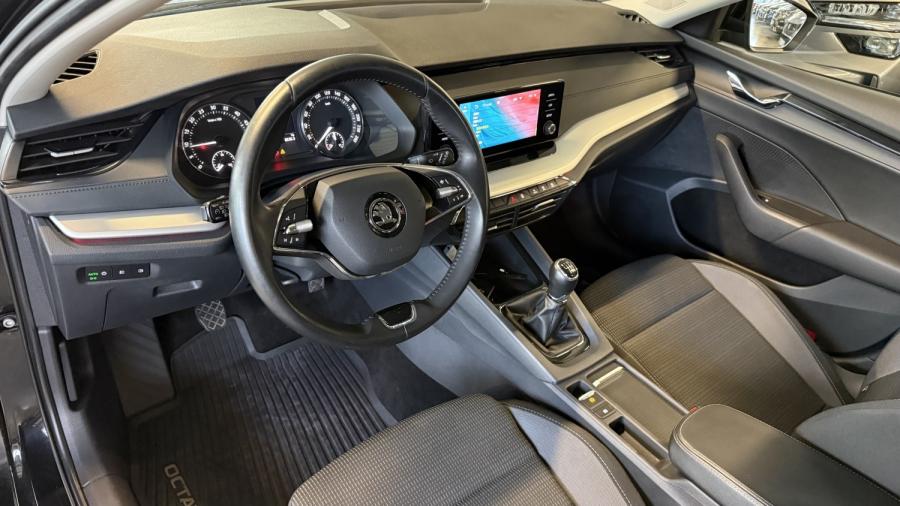 Melns Skoda Octavia 2023 Rīga, ar dzinēja tilpumu 2.00 L un nobraukumu 129 tūkst. km par 13900 €, foto 12 vietnē AUTOMOTO.COM.LV
