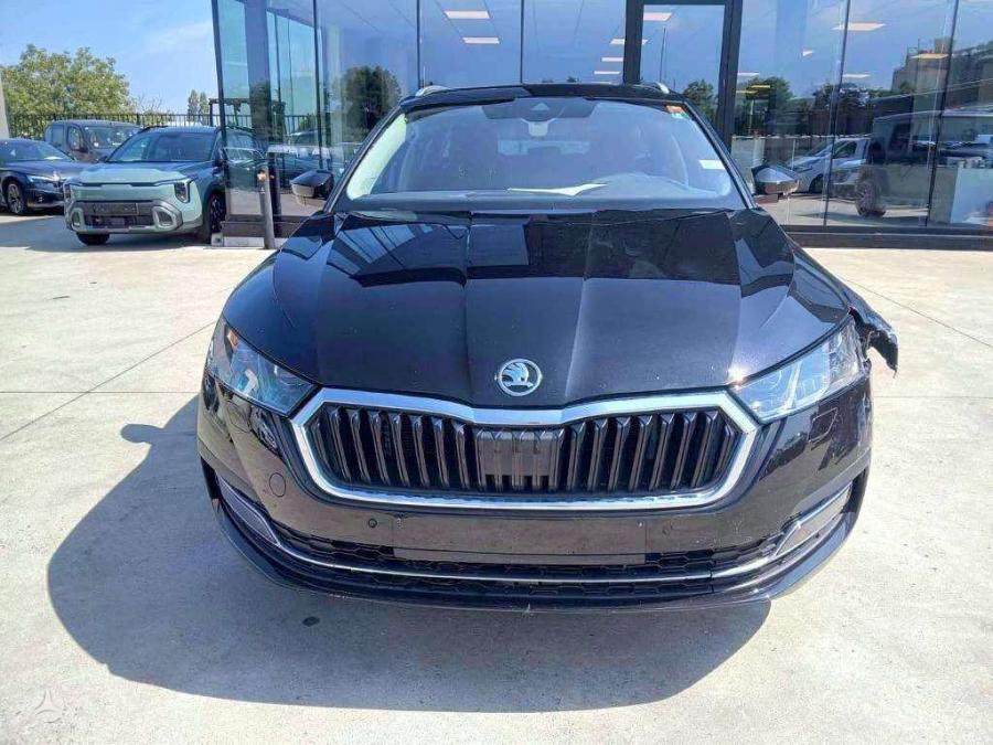 Black Skoda Octavia 2024 in Vilnius, with an engine capacity of 1.50 L and mileage of 90 thousand km for 15800 €, photo 7 on AUTOMOTO.COM.LV