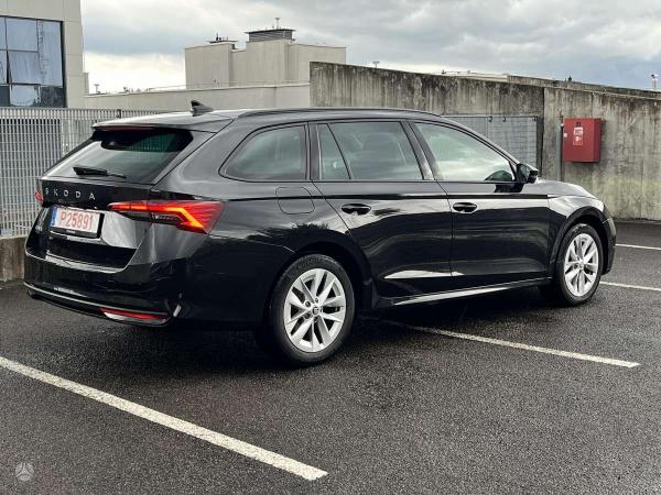 Skoda Octavia 2024 Viļņa vietnē Melns Skoda Octavia 2024 Viļņa, ar dzinēja tilpumu 1.97 L un nobraukumu 208 tūkst. km par 16990 €, foto 8 vietnē AUTOMOTO.COM.LV