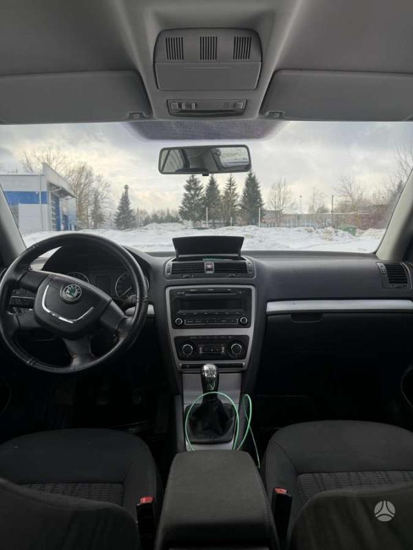 Zils Skoda Octavia 2009 Viļņa, ar dzinēja tilpumu 1.90 L un nobraukumu 404 tūkst. km par 1650 €, foto 7 vietnē AUTOMOTO.COM.LV
