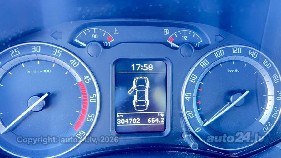 Синий Шкода Октавия 2009 в Таллин, объемом двигателя 2.00 л и пробегом 305 тыс. км за 3800 €, фото 4 на AUTOMOTO.COM.LV
