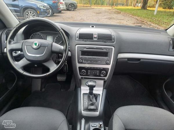 Blue Skoda Octavia 2009 in Telschi, with an engine capacity of 2.00 L and mileage of 300 thousand km for 1450 €, photo 10 on AUTOMOTO.COM.LV