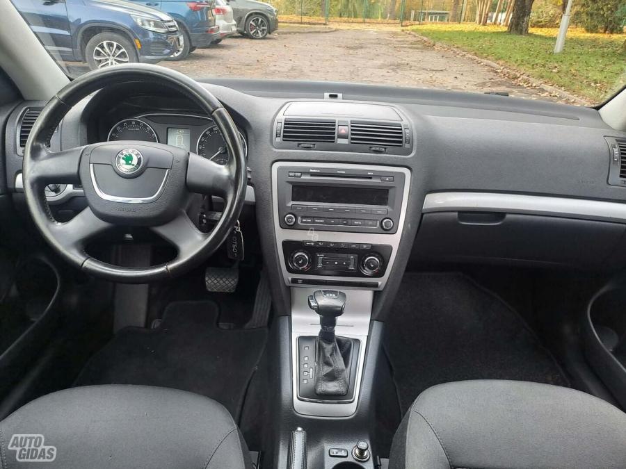 Blue Skoda Octavia 2009 in Telschi, with an engine capacity of 2.00 L and mileage of 300 thousand km for 1450 €, photo 10 on AUTOMOTO.COM.LV