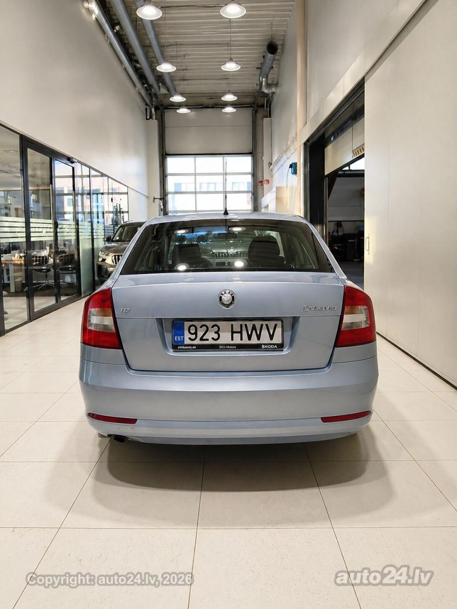 Blue Skoda Octavia 2010 in Tallinn, with an engine capacity of 1.60 L and mileage of 302 thousand km for 3700 €, photo 6 on AUTOMOTO.COM.LV