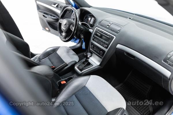 Zils Skoda Octavia 2011 Tallina, ar dzinēja tilpumu 2.00 L un nobraukumu 170 tūkst. km par 6499 €, foto 11 vietnē AUTOMOTO.COM.LV