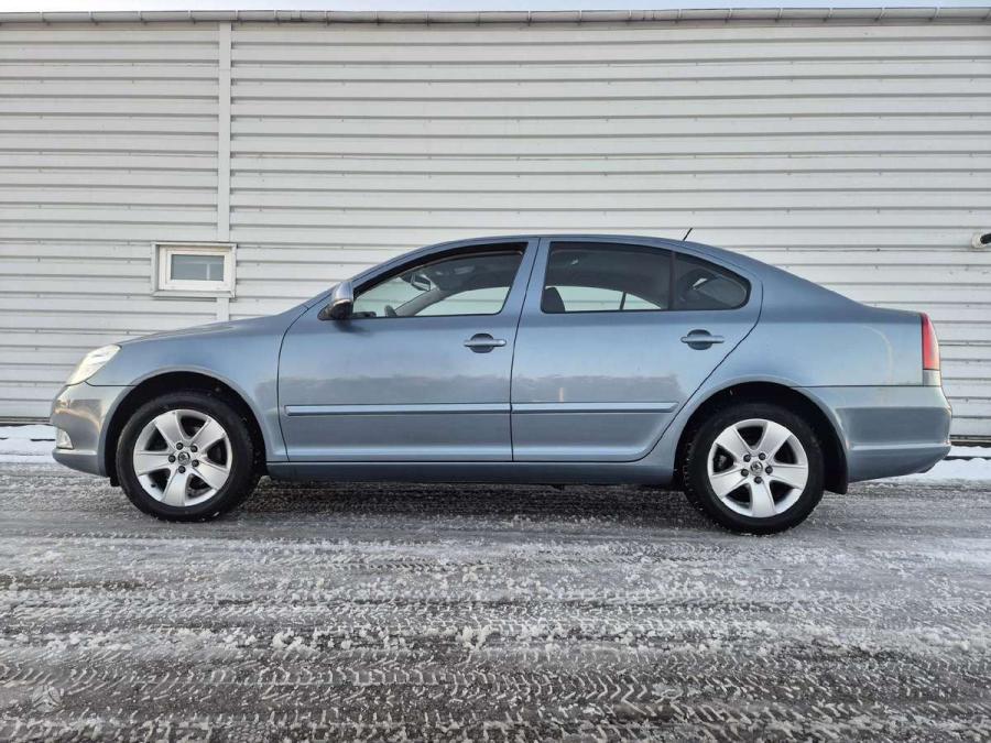 Blue Skoda Octavia 2011 in Taurage, with an engine capacity of 1.60 L and mileage of 240 thousand km for 4200 €, photo 4 on AUTOMOTO.COM.LV