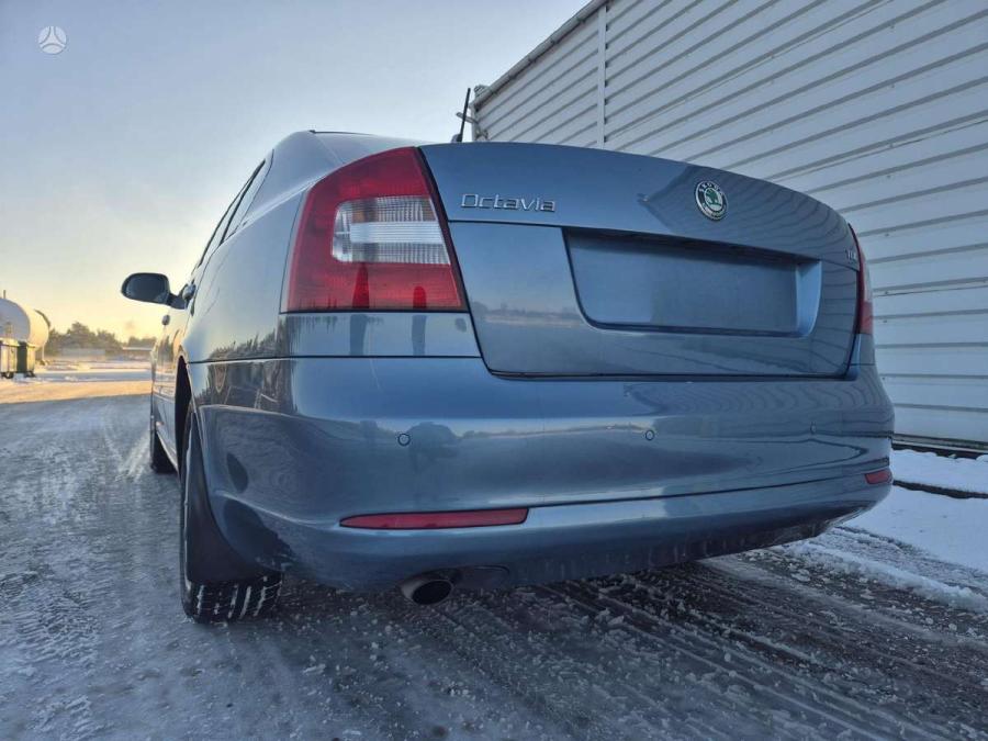 Blue Skoda Octavia 2011 in Taurage, with an engine capacity of 1.60 L and mileage of 240 thousand km for 4200 €, photo 5 on AUTOMOTO.COM.LV