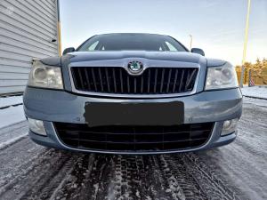 Blue Skoda Octavia 2011 in Taurage, with an engine capacity of 1.60 L and mileage of 240 thousand km for 4200 €, photo 9 on AUTOMOTO.COM.LV
