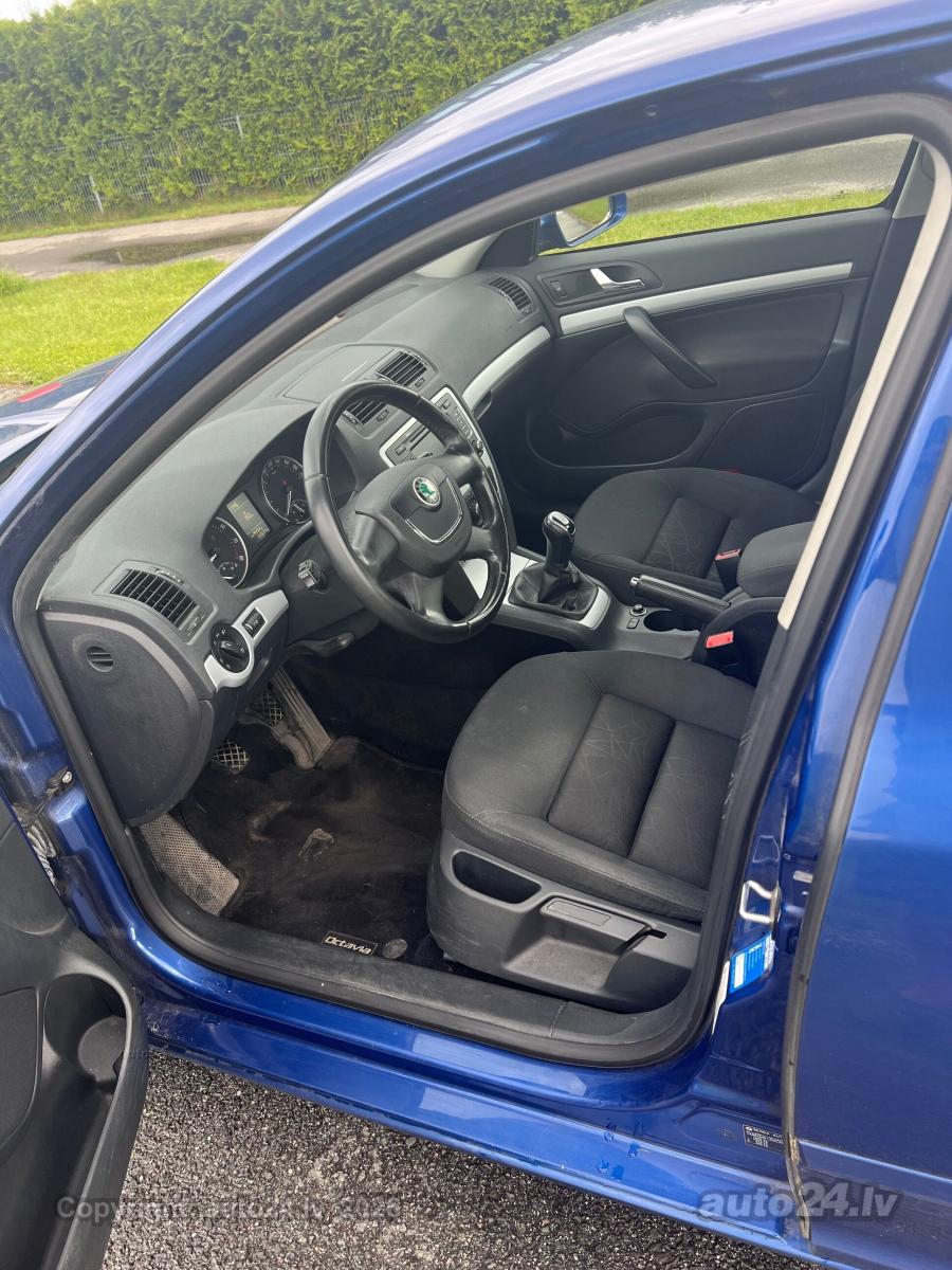 Zils Skoda Octavia 2011 Tallina, ar dzinēja tilpumu 1.20 L un nobraukumu 123 tūkst. km par 3400 €, foto 10 vietnē AUTOMOTO.COM.LV