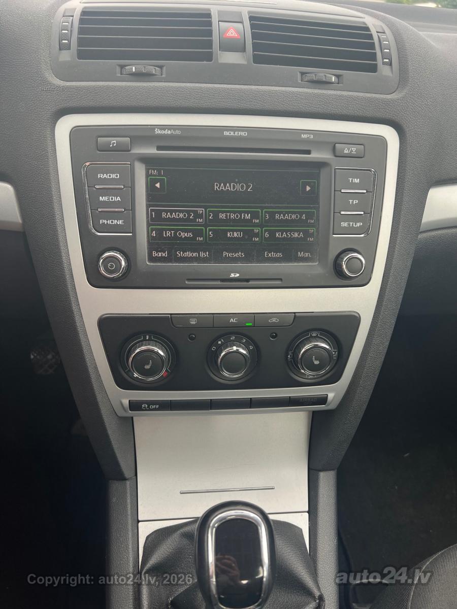 Zils Skoda Octavia 2011 Tallina, ar dzinēja tilpumu 1.20 L un nobraukumu 123 tūkst. km par 3400 €, foto 11 vietnē AUTOMOTO.COM.LV