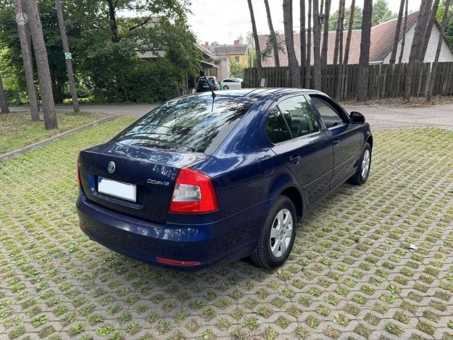 Zils Skoda Octavia 2011 Kauņa, ar dzinēja tilpumu 1.97 L un nobraukumu 280 tūkst. km par 2999 €, foto 3 vietnē AUTOMOTO.COM.LV