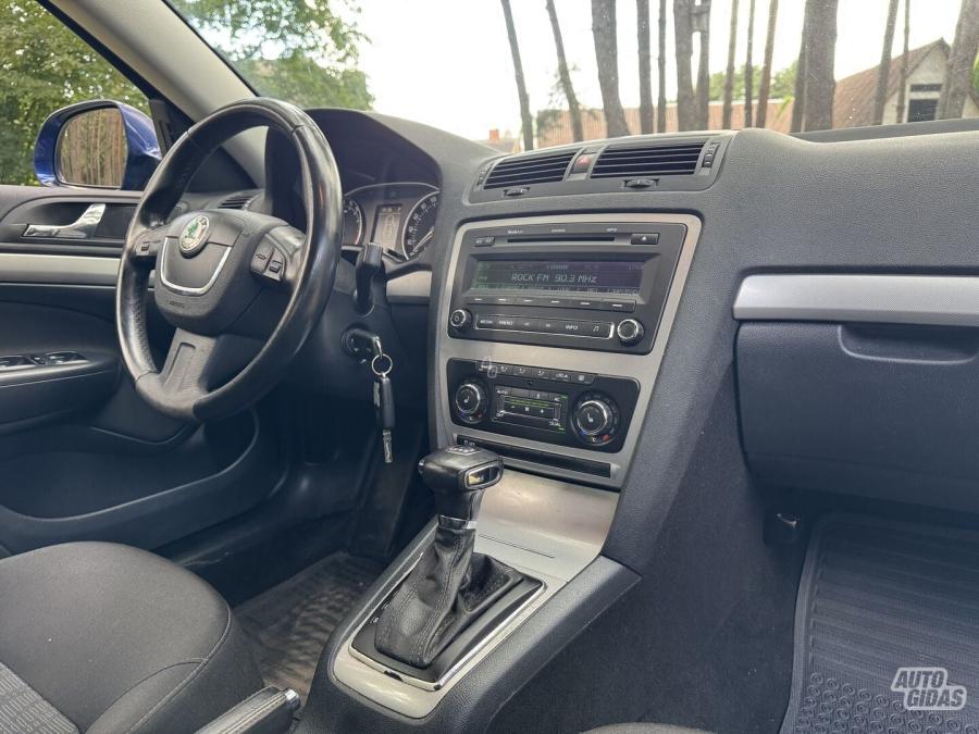 Zils Skoda Octavia 2011 Kauņa, ar dzinēja tilpumu 2.00 L un nobraukumu 270 tūkst. km par 2999 €, foto 12 vietnē AUTOMOTO.COM.LV