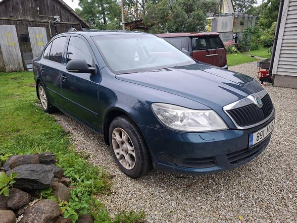 Blue Skoda Octavia 2012 in Viljandi, with an engine capacity of 1.60 L and mileage of 268 thousand km for 1500 €, photo 6 on AUTOMOTO.COM.LV
