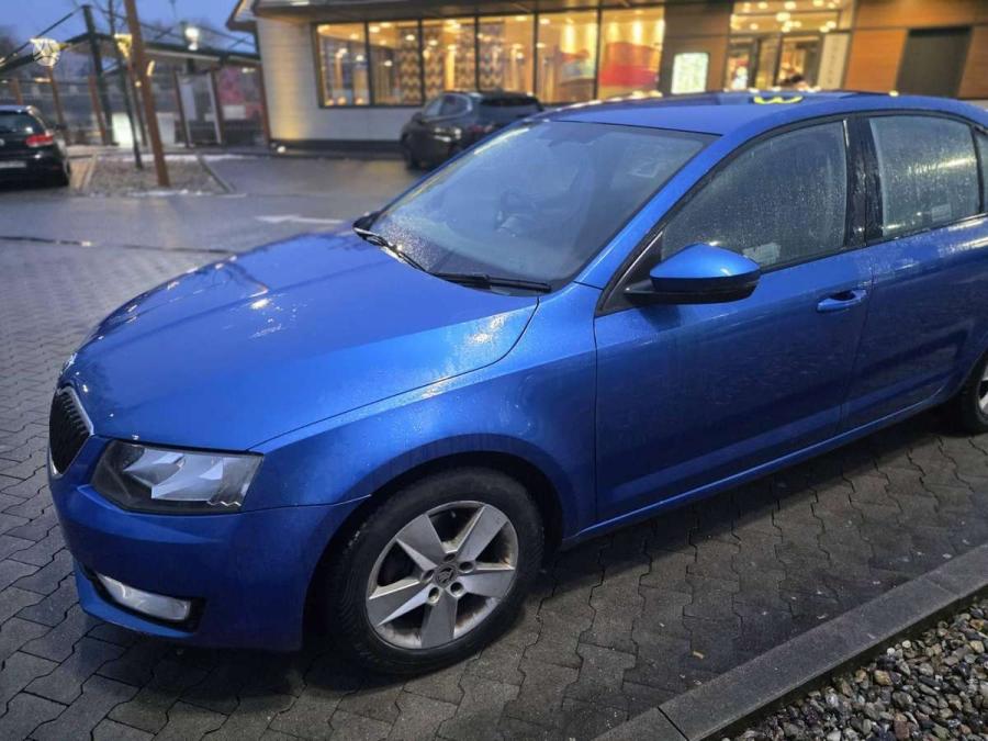Blue Skoda Octavia 2013 in Panevezys, with an engine capacity of 1.60 L and mileage of 259 thousand km for 2390 €, photo 1 on AUTOMOTO.COM.LV