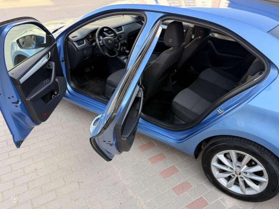 Zils Skoda Octavia 2014 Viļņa, ar dzinēja tilpumu 1.60 L un nobraukumu 192 tūkst. km par 6000 €, foto 23 vietnē AUTOMOTO.COM.LV