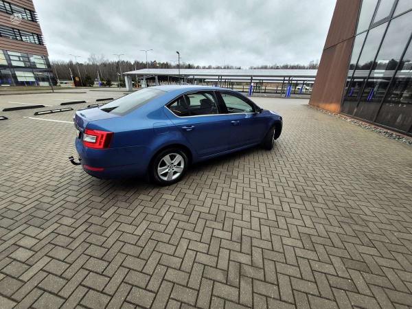 Blue Skoda Octavia 2015 in Kaunas, with an engine capacity of 1.97 L and mileage of 178 thousand km for 6950 €, photo 5 on AUTOMOTO.COM.LV