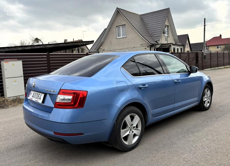 Blue Skoda Octavia 2017 in Kaunas, with an engine capacity of 1.60 L and mileage of 341 thousand km for 6900 €, photo 5 on AUTOMOTO.COM.LV
