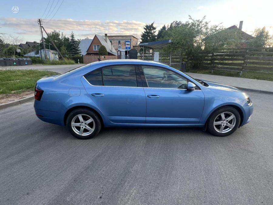 Blue Skoda Octavia 2017 in Vilnius, with an engine capacity of 1.60 L and mileage of 245 thousand km for 7800 €, photo 5 on AUTOMOTO.COM.LV
