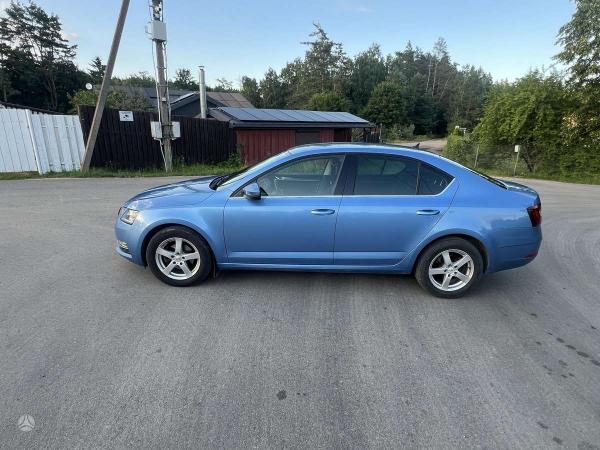 Zils Skoda Octavia 2017 Viļņa, ar dzinēja tilpumu 1.60 L un nobraukumu 245 tūkst. km par 7800 €, foto 5 vietnē AUTOMOTO.COM.LV