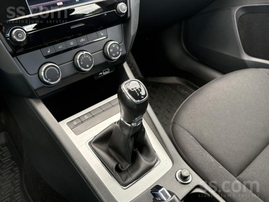 Zils Skoda Octavia 2020 Rīga, ar dzinēja tilpumu 1.00 L un nobraukumu 100 tūkst. km par 9900 €, foto 19 vietnē AUTOMOTO.COM.LV