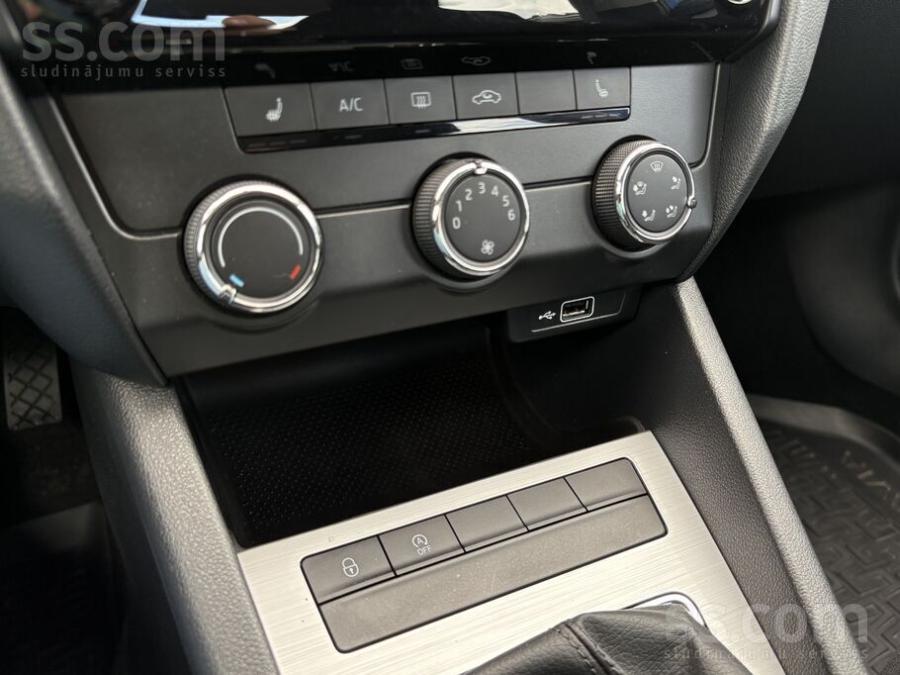 Zils Skoda Octavia 2020 Rīga, ar dzinēja tilpumu 1.00 L un nobraukumu 100 tūkst. km par 9900 €, foto 20 vietnē AUTOMOTO.COM.LV