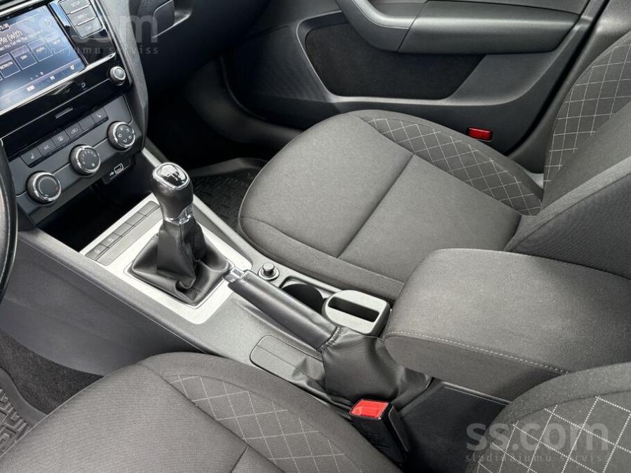 Zils Skoda Octavia 2020 Rīga, ar dzinēja tilpumu 1.00 L un nobraukumu 100 tūkst. km par 9900 €, foto 21 vietnē AUTOMOTO.COM.LV