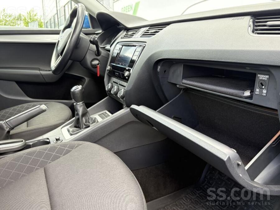 Zils Skoda Octavia 2020 Rīga, ar dzinēja tilpumu 1.00 L un nobraukumu 100 tūkst. km par 9900 €, foto 29 vietnē AUTOMOTO.COM.LV