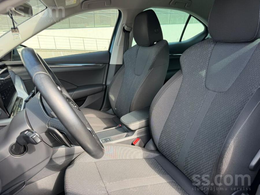 Blue Skoda Octavia 2020 in Riga, with an engine capacity of 2.00 L and mileage of 95 thousand km for 17500 €, photo 13 on AUTOMOTO.COM.LV