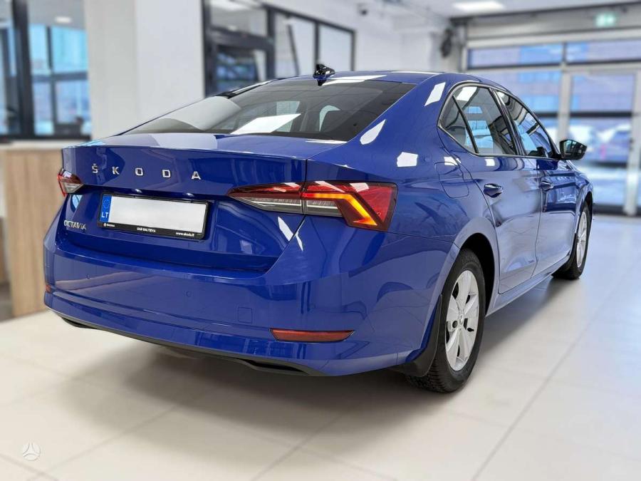 Blue Skoda Octavia 2021 in Kaunas, with an engine capacity of 1.50 L and mileage of 115 thousand km for 11800 €, photo 4 on AUTOMOTO.COM.LV
