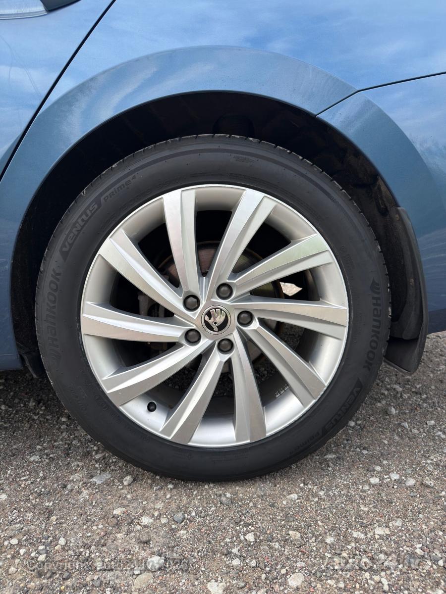 Zils Skoda Octavia 2021 Tallina, ar dzinēja tilpumu 2.00 L un nobraukumu 94 tūkst. km par 24900 €, foto 9 vietnē AUTOMOTO.COM.LV