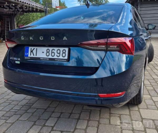 Blue Skoda Octavia 2021 in Riga, with an engine capacity of 1.50 L and mileage of 89 thousand km for 14540 €, photo 3 on AUTOMOTO.COM.LV