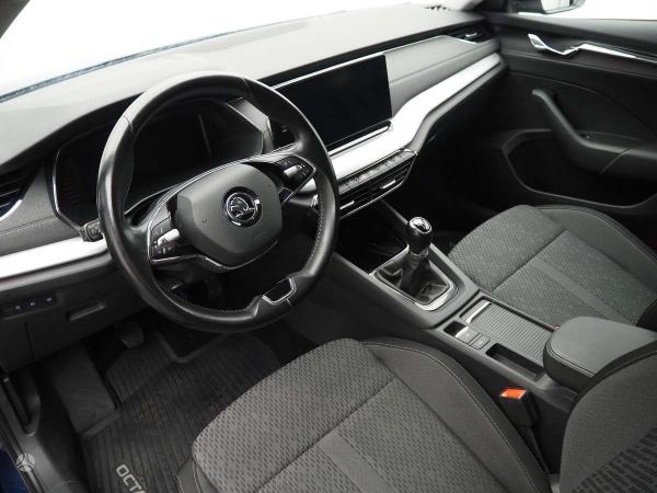 Zils Skoda Octavia 2021 Viļņa, ar dzinēja tilpumu 1.50 L un nobraukumu 83 tūkst. km par 16000 €, foto 9 vietnē AUTOMOTO.COM.LV