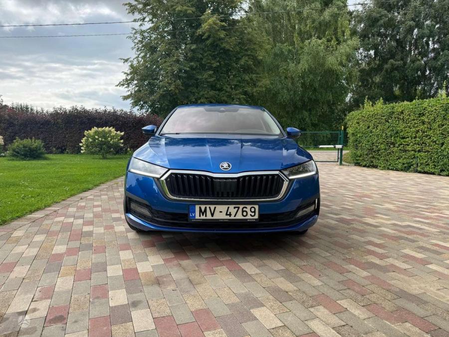 Blue Skoda Octavia 2021 in Riga, with an engine capacity of 2.00 L and mileage of 160 thousand km for 14300 €, photo 8 on AUTOMOTO.COM.LV