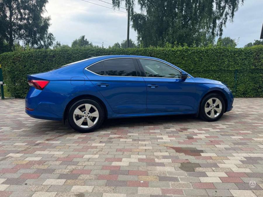 Blue Skoda Octavia 2021 in Riga, with an engine capacity of 2.00 L and mileage of 160 thousand km for 14300 €, photo 10 on AUTOMOTO.COM.LV