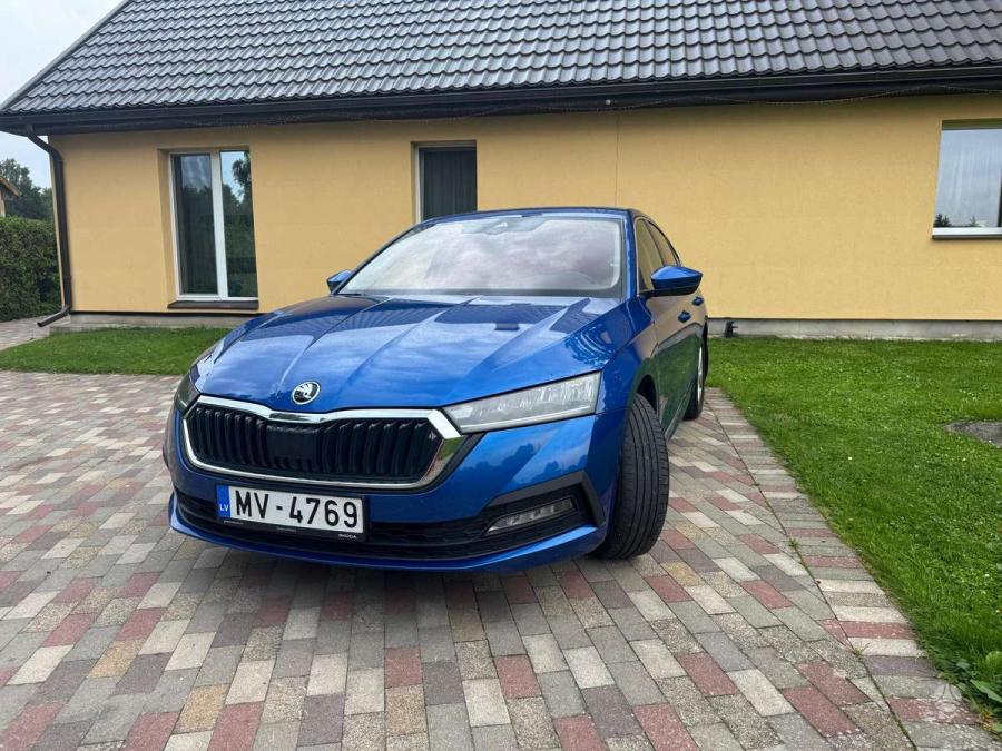 Blue Skoda Octavia 2021 in Riga, with an engine capacity of 2.00 L and mileage of 160 thousand km for 14300 €, photo 15 on AUTOMOTO.COM.LV