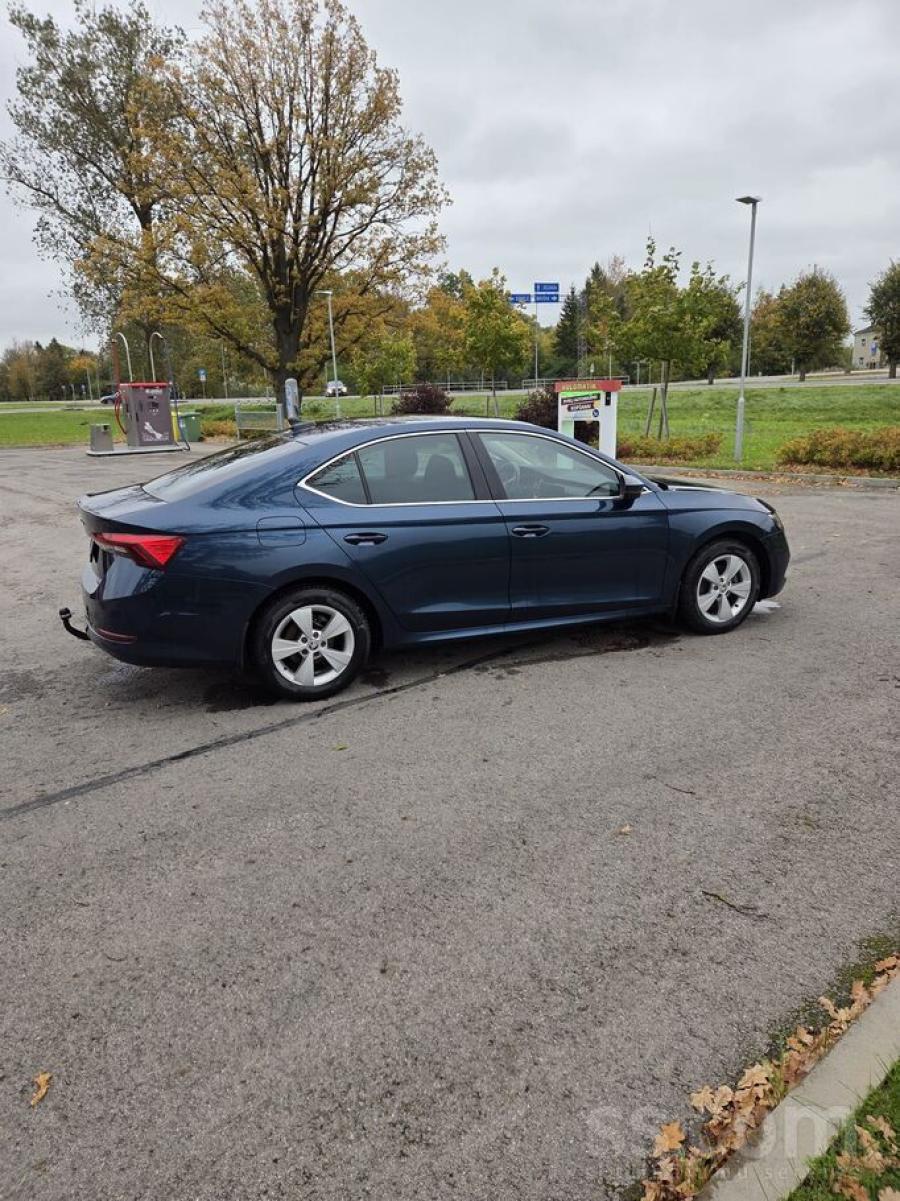 Blue Skoda Octavia 2021 in Jelgava, with an engine capacity of 1.50 L and mileage of 105 thousand km for 13500 €, photo 4 on AUTOMOTO.COM.LV
