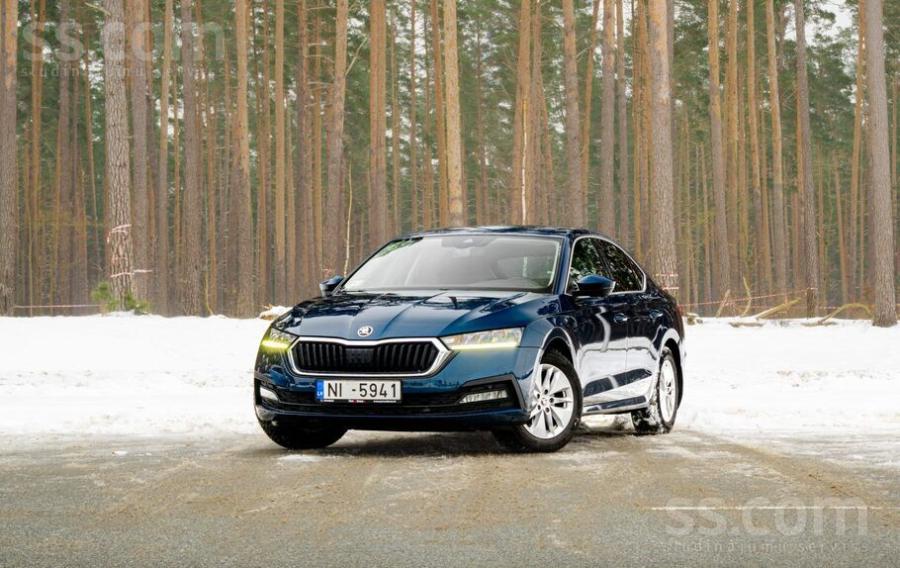 Blue Skoda Octavia 2022 in Riga, with an engine capacity of 1.00 L and mileage of 54 thousand km for 18590 €, photo 1 on AUTOMOTO.COM.LV