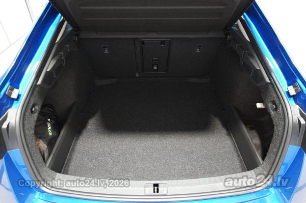 Zils Skoda Octavia 2026 Tallina, ar dzinēja tilpumu 1.50 L un nobraukumu 1 tūkst. km par 31900 €, foto 7 vietnē AUTOMOTO.COM.LV
