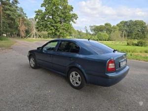 Zils Skoda Octavia 2004 Kauņa, ar dzinēja tilpumu 1.90 L un nobraukumu 356 tūkst. km par 1001 €, foto 5 vietnē AUTOMOTO.COM.LV