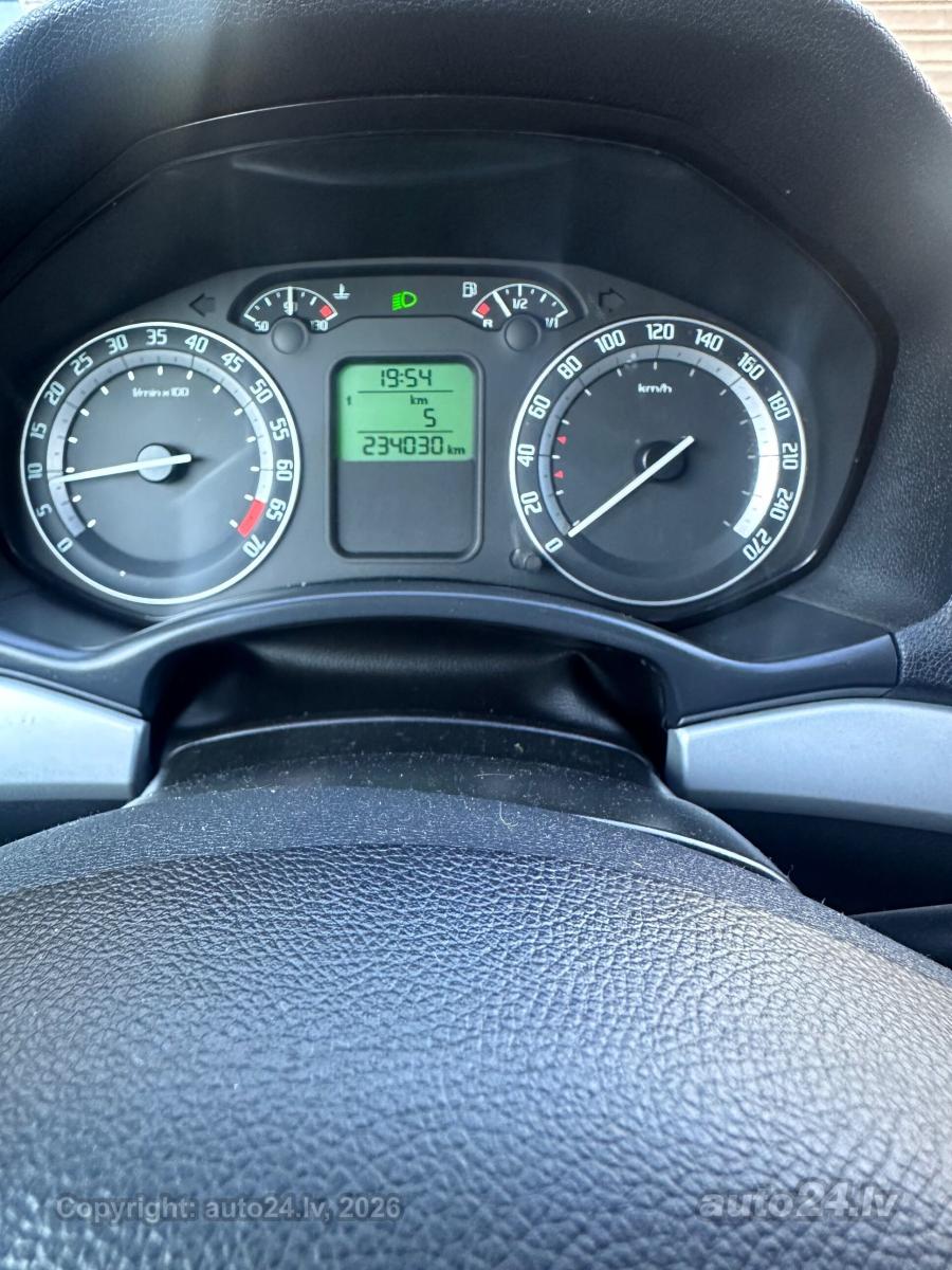 Zils Skoda Octavia 2006 Tallina, ar dzinēja tilpumu 2.00 L un nobraukumu 234 tūkst. km par 5200 €, foto 8 vietnē AUTOMOTO.COM.LV