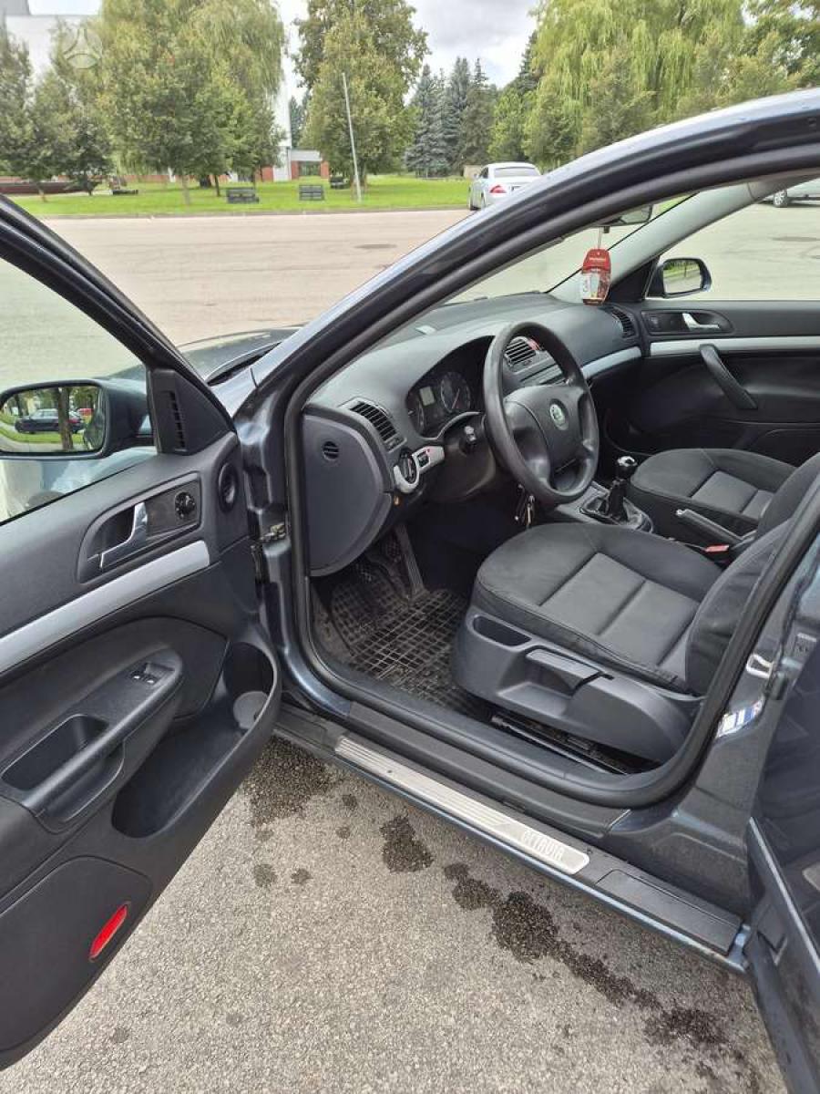 Zils Skoda Octavia 2006 Alīta, ar dzinēja tilpumu 1.90 L un nobraukumu 227 tūkst. km par 1200 €, foto 10 vietnē AUTOMOTO.COM.LV