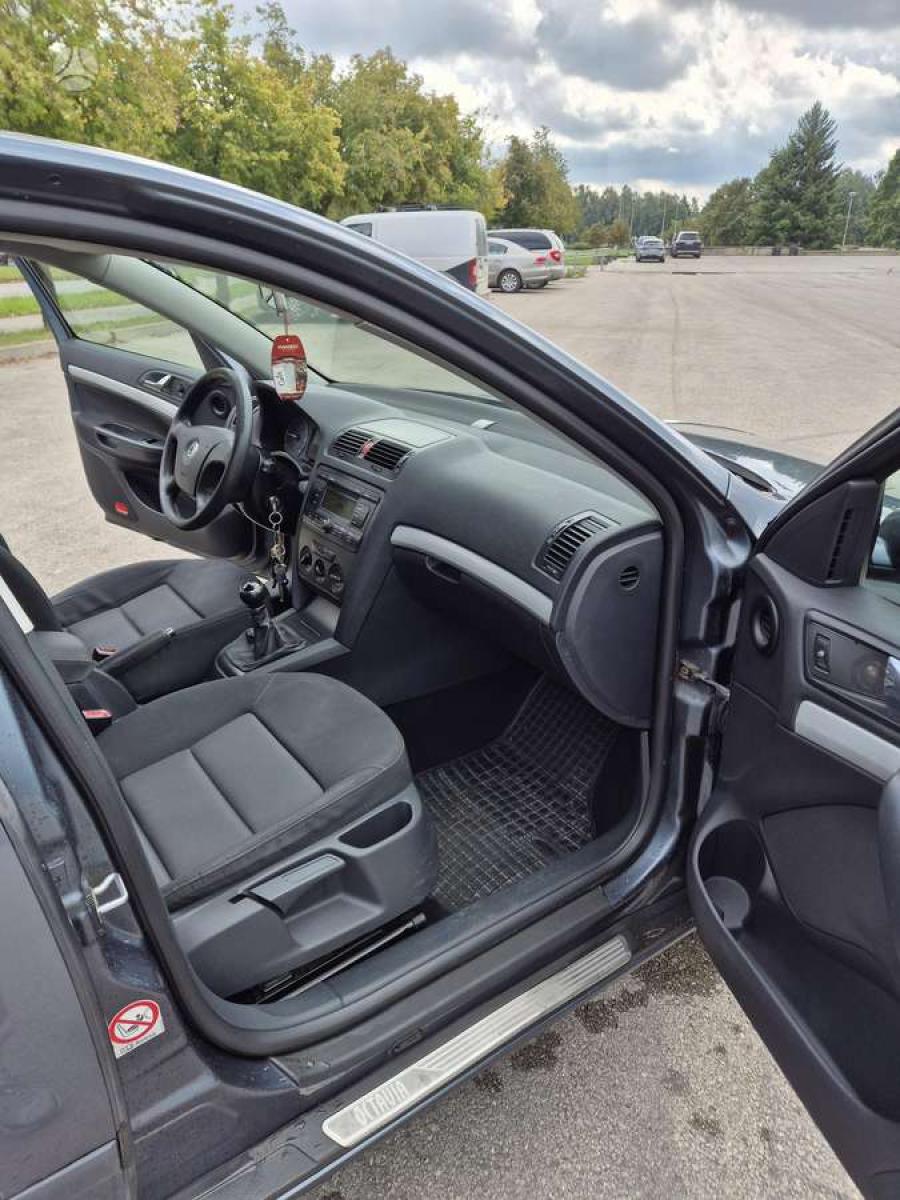 Zils Skoda Octavia 2006 Alīta, ar dzinēja tilpumu 1.90 L un nobraukumu 227 tūkst. km par 1200 €, foto 11 vietnē AUTOMOTO.COM.LV