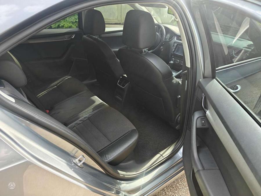 Blue Skoda Octavia 2013 in Vilnius, with an engine capacity of 1.97 L and mileage of 247 thousand km for 7000 €, photo 7 on AUTOMOTO.COM.LV