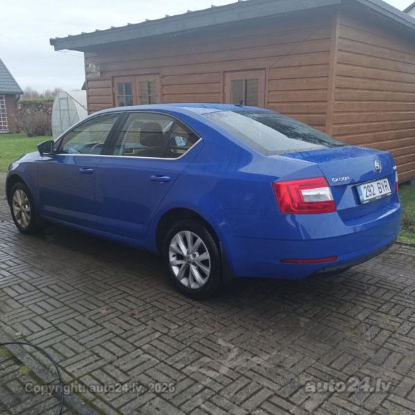 Blue Skoda Octavia 2018 in Rakvere, with an engine capacity of 1.60 L and mileage of 185 thousand km for 8999 €, photo 4 on AUTOMOTO.COM.LV