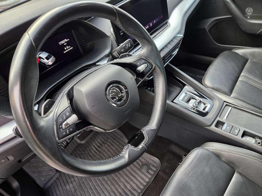Blue Skoda Octavia 2020 in Kaunas, with an engine capacity of 1.97 L and mileage of 175 thousand km for 17550 €, photo 24 on AUTOMOTO.COM.LV
