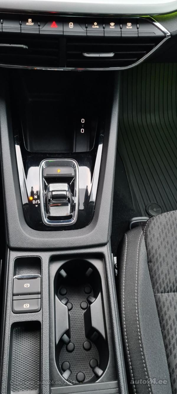 Zils Skoda Octavia 2021 Tallina, ar dzinēja tilpumu 1.00 L un nobraukumu 28 tūkst. km par 18990 €, foto 11 vietnē AUTOMOTO.COM.LV