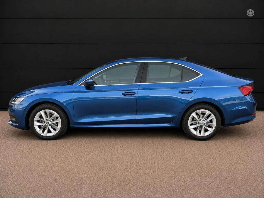 Blue Skoda Octavia 2021 in Vilnius, with an engine capacity of 1.50 L and mileage of 56 thousand km for 18750 €, photo 3 on AUTOMOTO.COM.LV