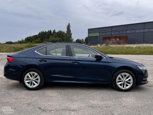 Blue Skoda Octavia 2022 in Klaipeda, with an engine capacity of 1.50 L and mileage of 97 thousand km for 19100 €, photo  on AUTOMOTO.COM.LV