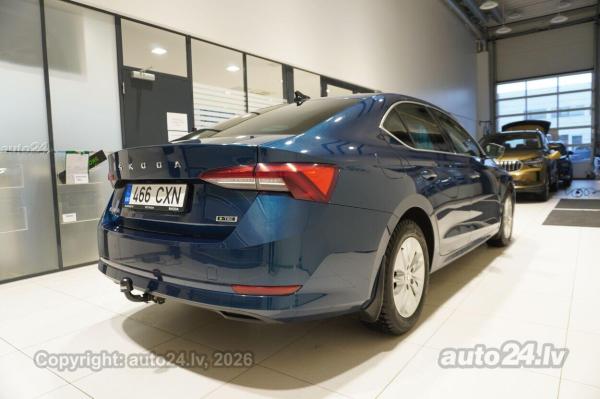 Zils Skoda Octavia 2023 Tallina, ar dzinēja tilpumu 1.50 L un nobraukumu 57 tūkst. km par 20900 €, foto 3 vietnē AUTOMOTO.COM.LV